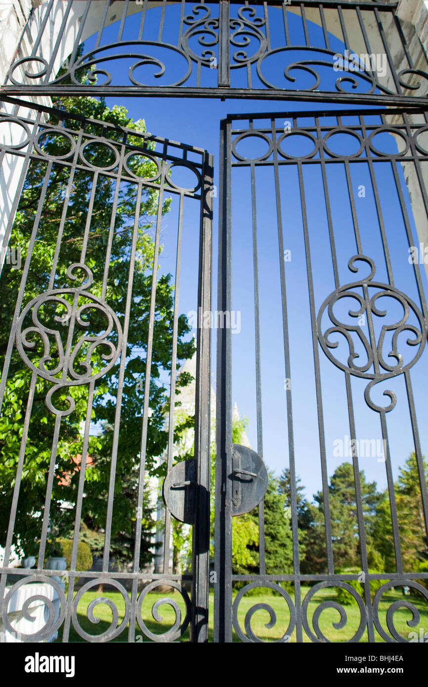 Gate castle hi-res stock photography and images - Alamy