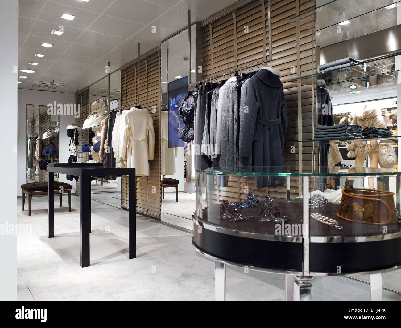 Clothing store in Milano Italy Stock Photo - Alamy