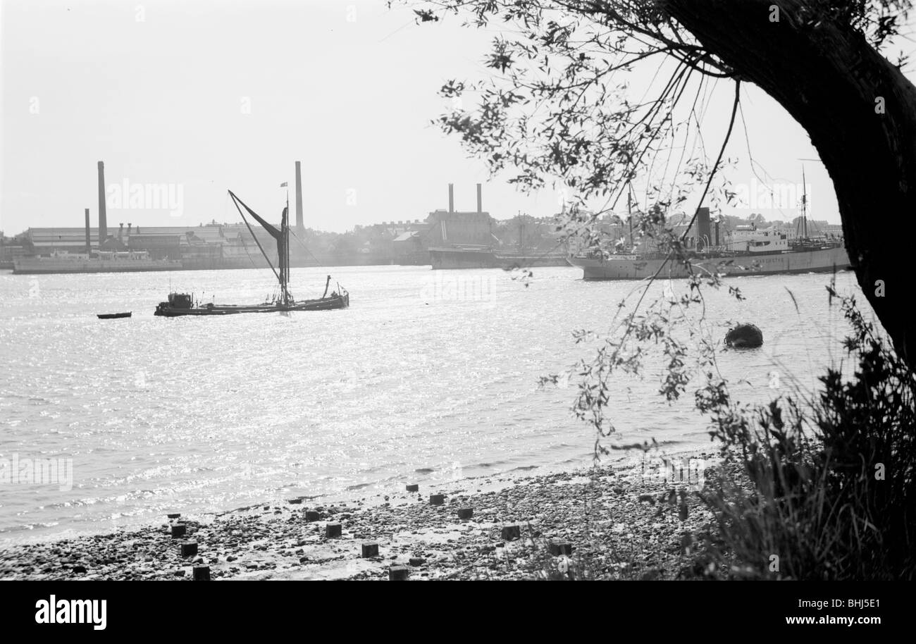 A Thames sailing barge on the River Thames at Tilbury, Essex, c1945 ...