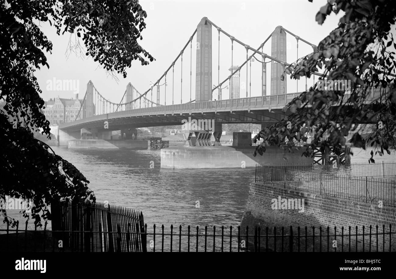 1950s london bridge hi-res stock photography and images - Alamy