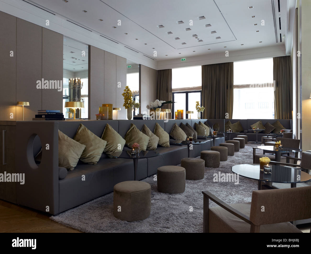 hotel lounge bar in Milan, Italy Stock Photo - Alamy