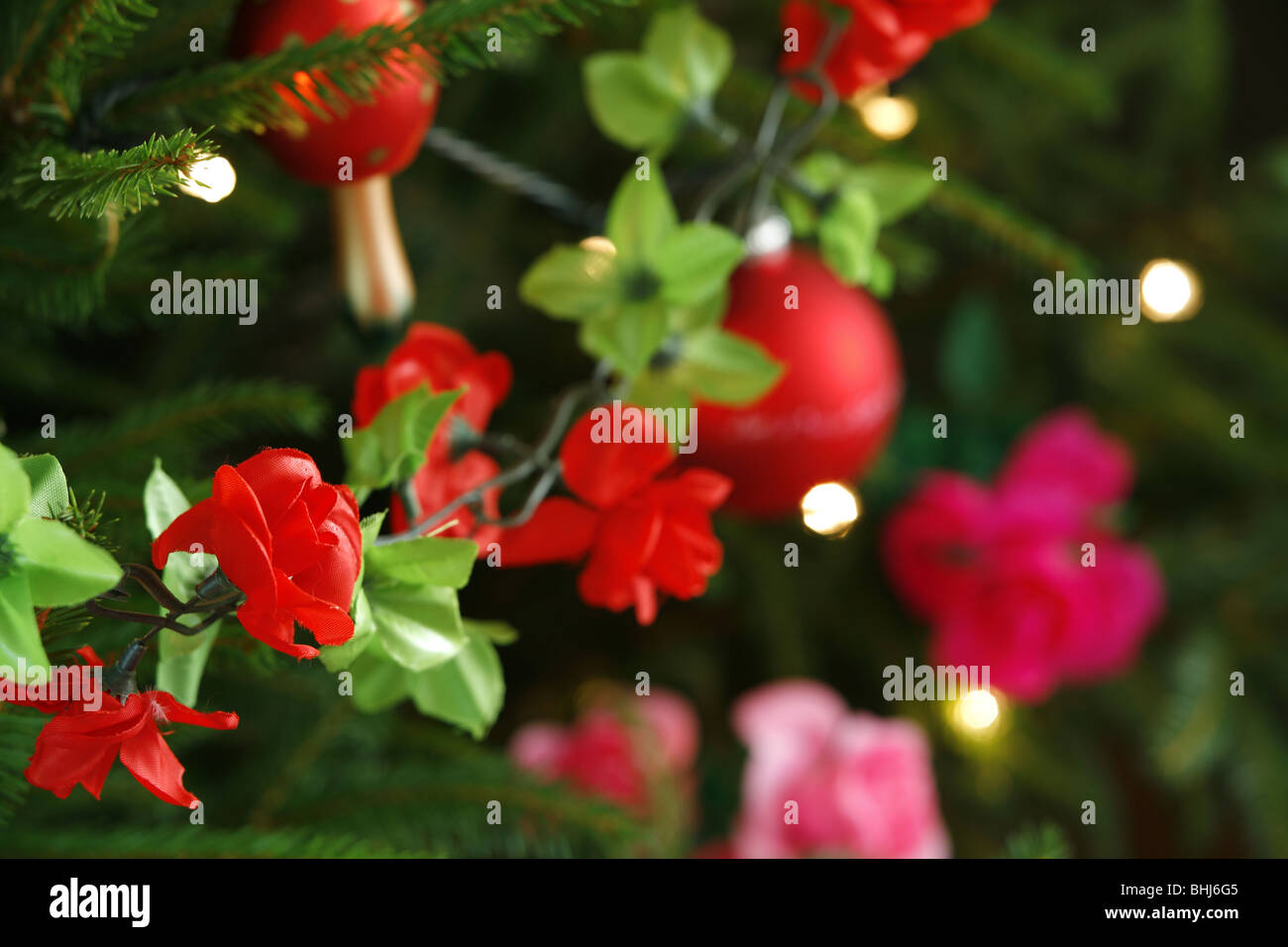 Christmas decorations hi-res stock photography and images - Alamy