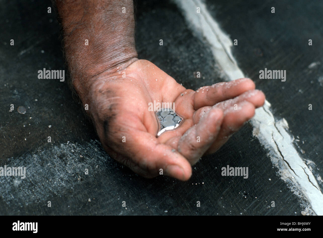 BRAZIL GOLD MINERS USING MERCURY TO EXTRACT THE MINERAL IN THE RAIN ...