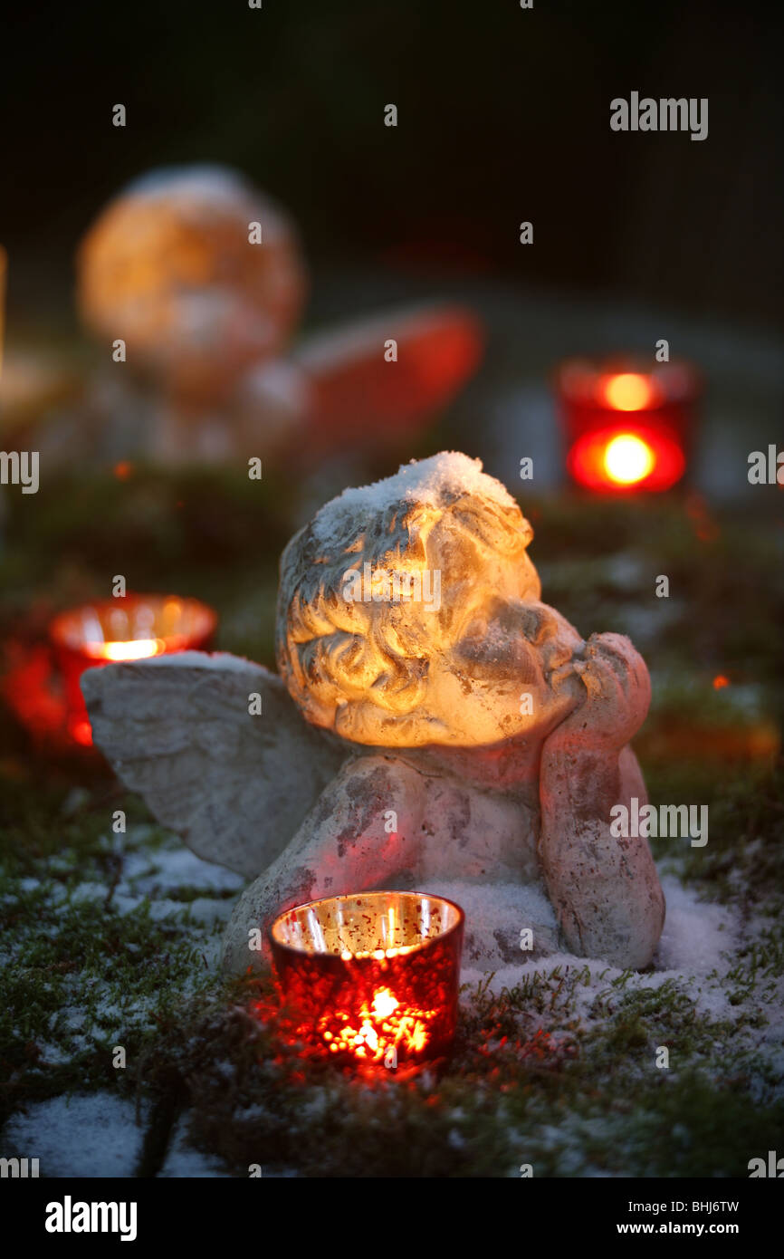 Statue of a cherub Stock Photo - Alamy