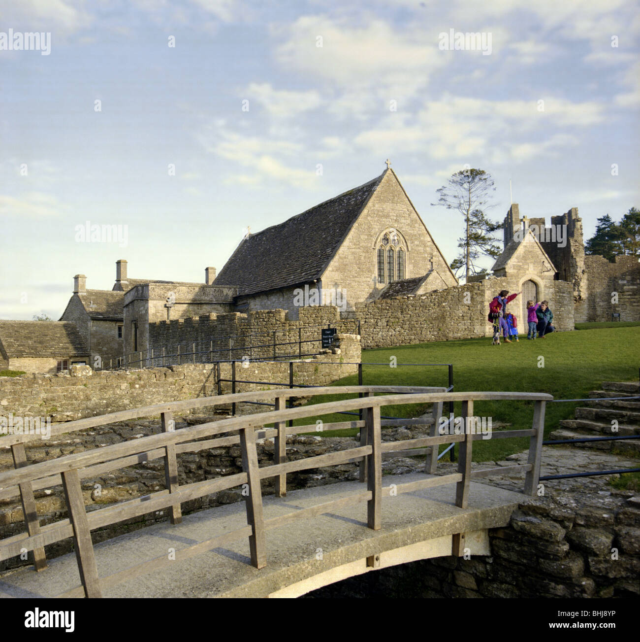 Farleigh hungerford castle chapel hi-res stock photography and images ...