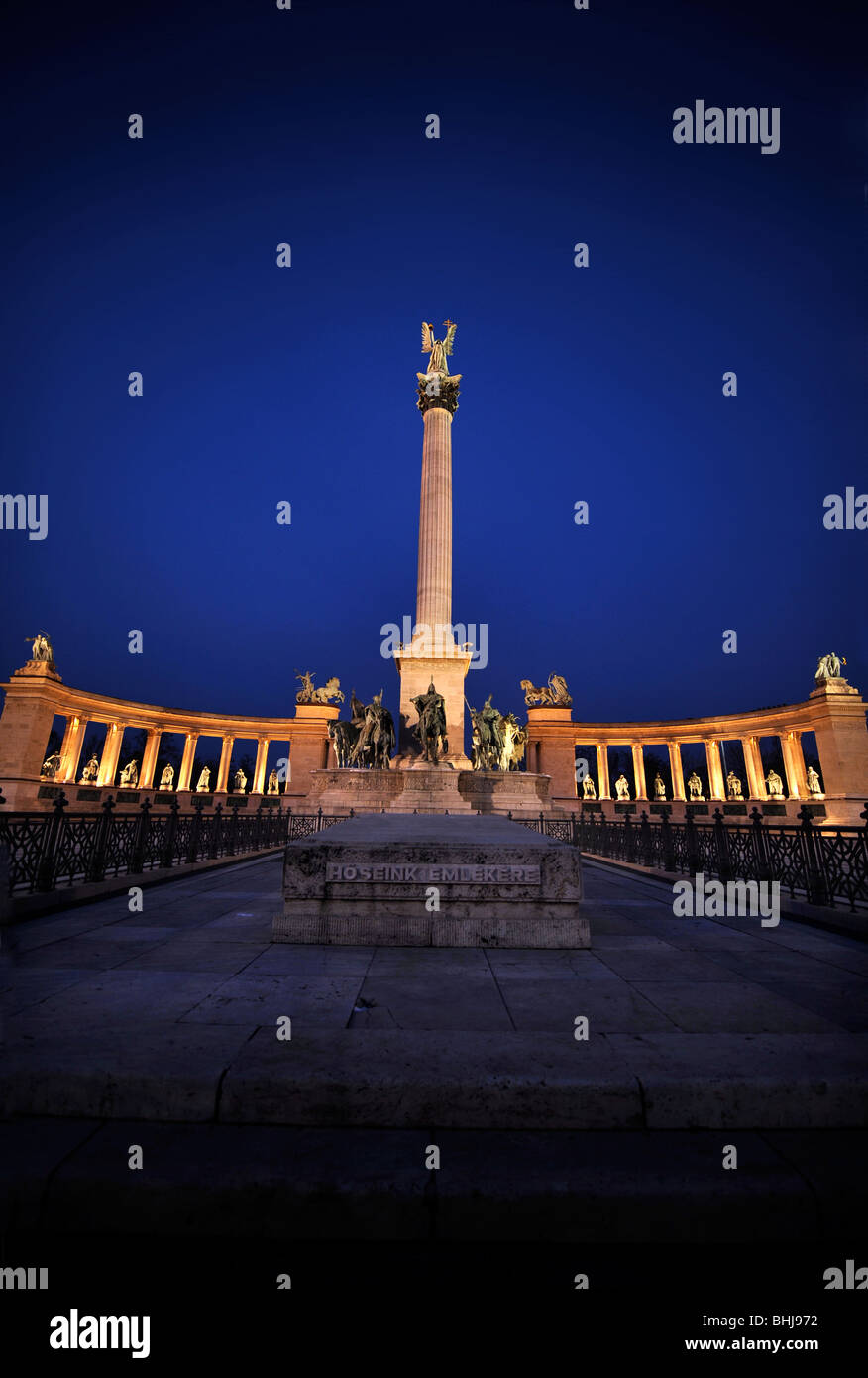 Budapest heroes square hi-res stock photography and images - Alamy