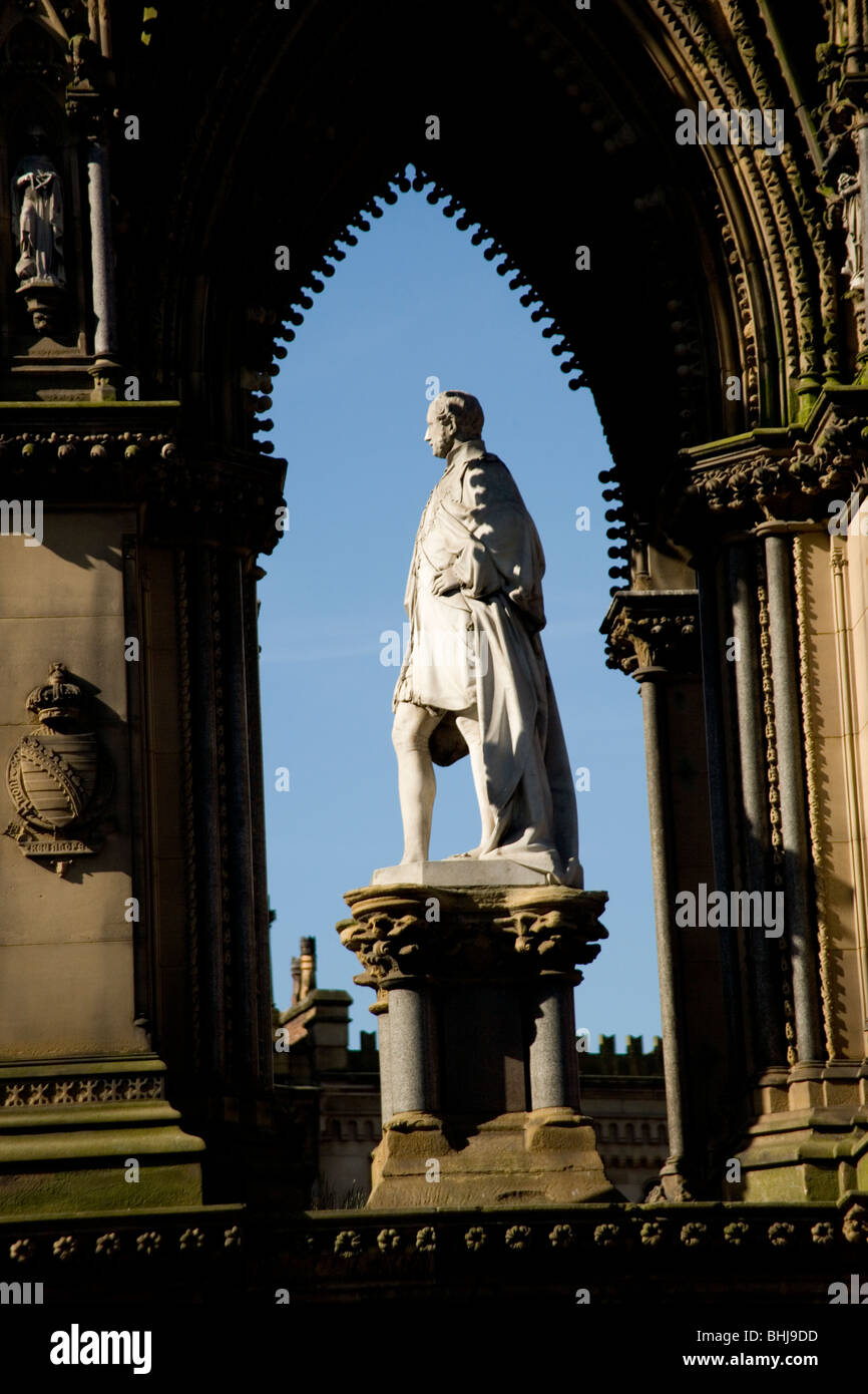 Albert Memorial in Albert Square Manchester Stock Photo - Alamy