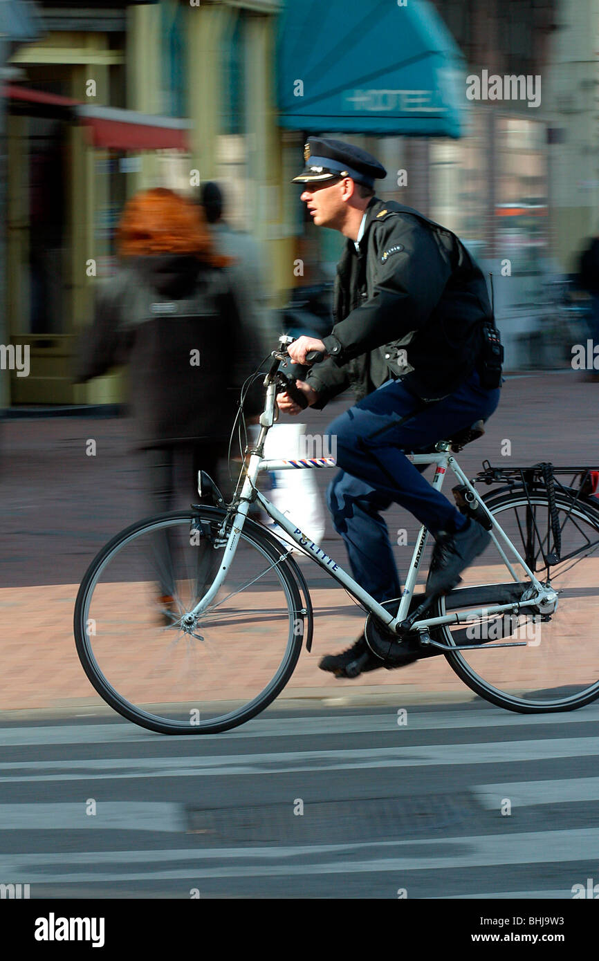 Policeman on a bicycle hi-res stock photography and images - Alamy