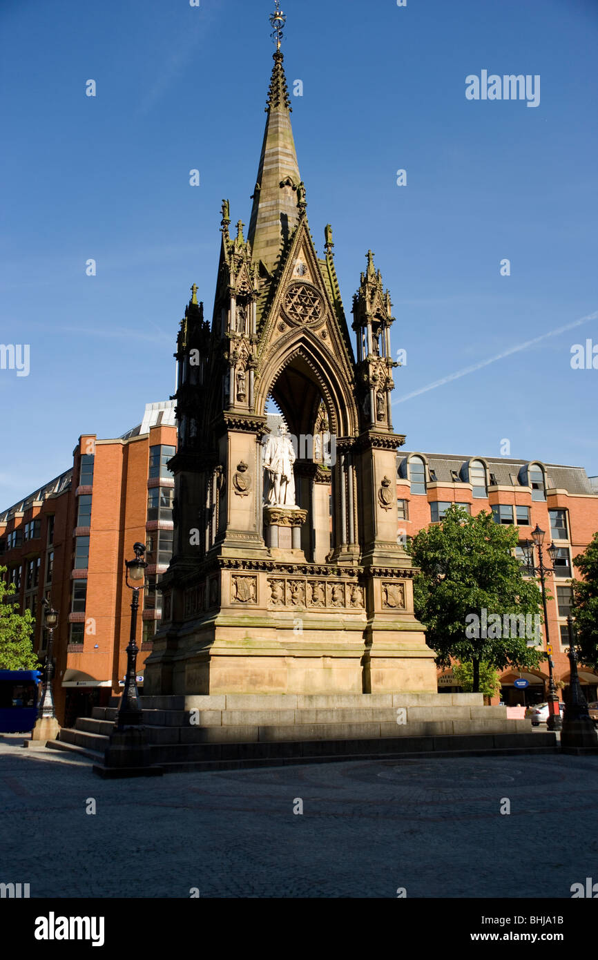 Albert Memorial in Albert Square Manchester Stock Photo - Alamy