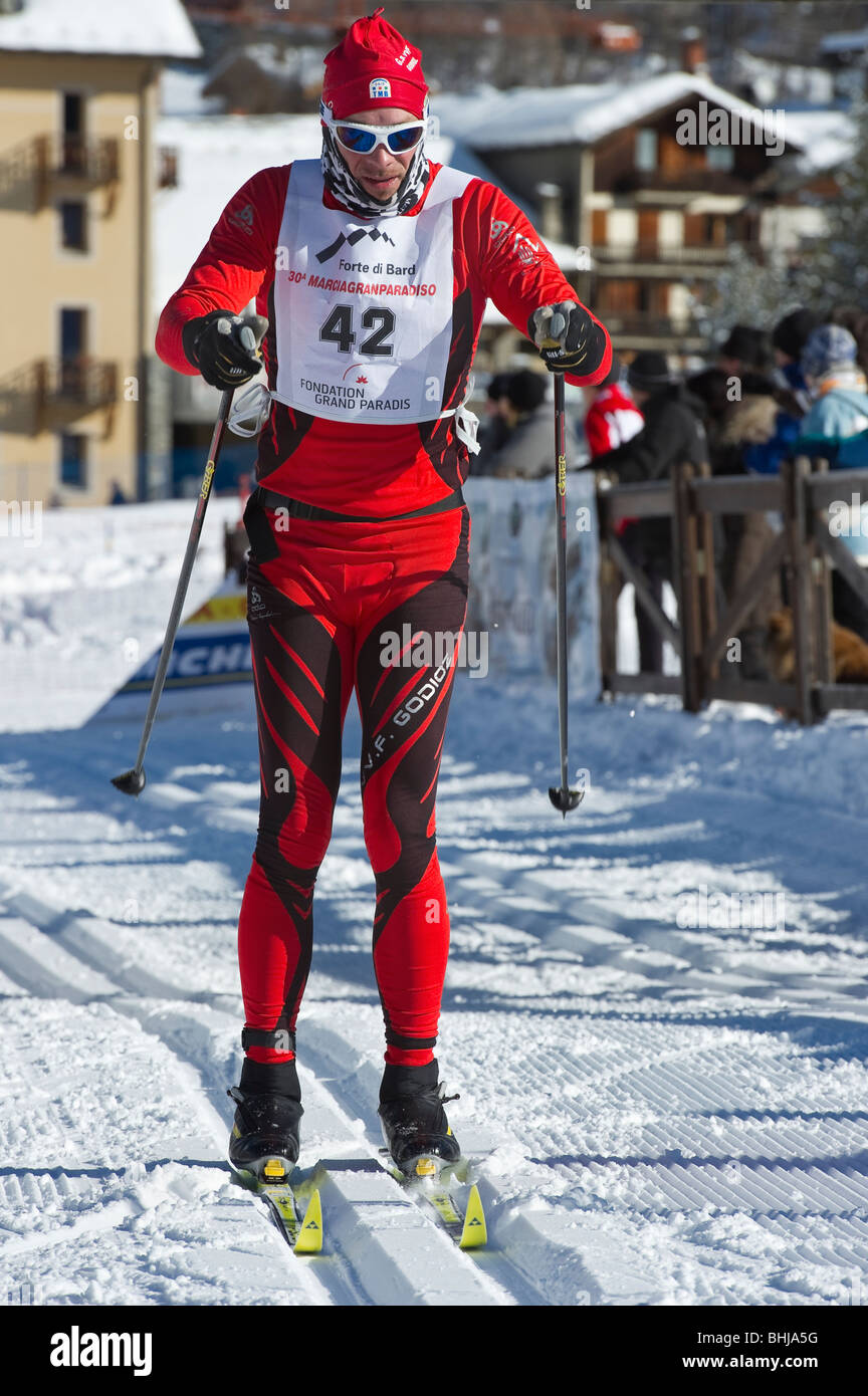 Long distance track athlete hi-res stock photography and images - Alamy