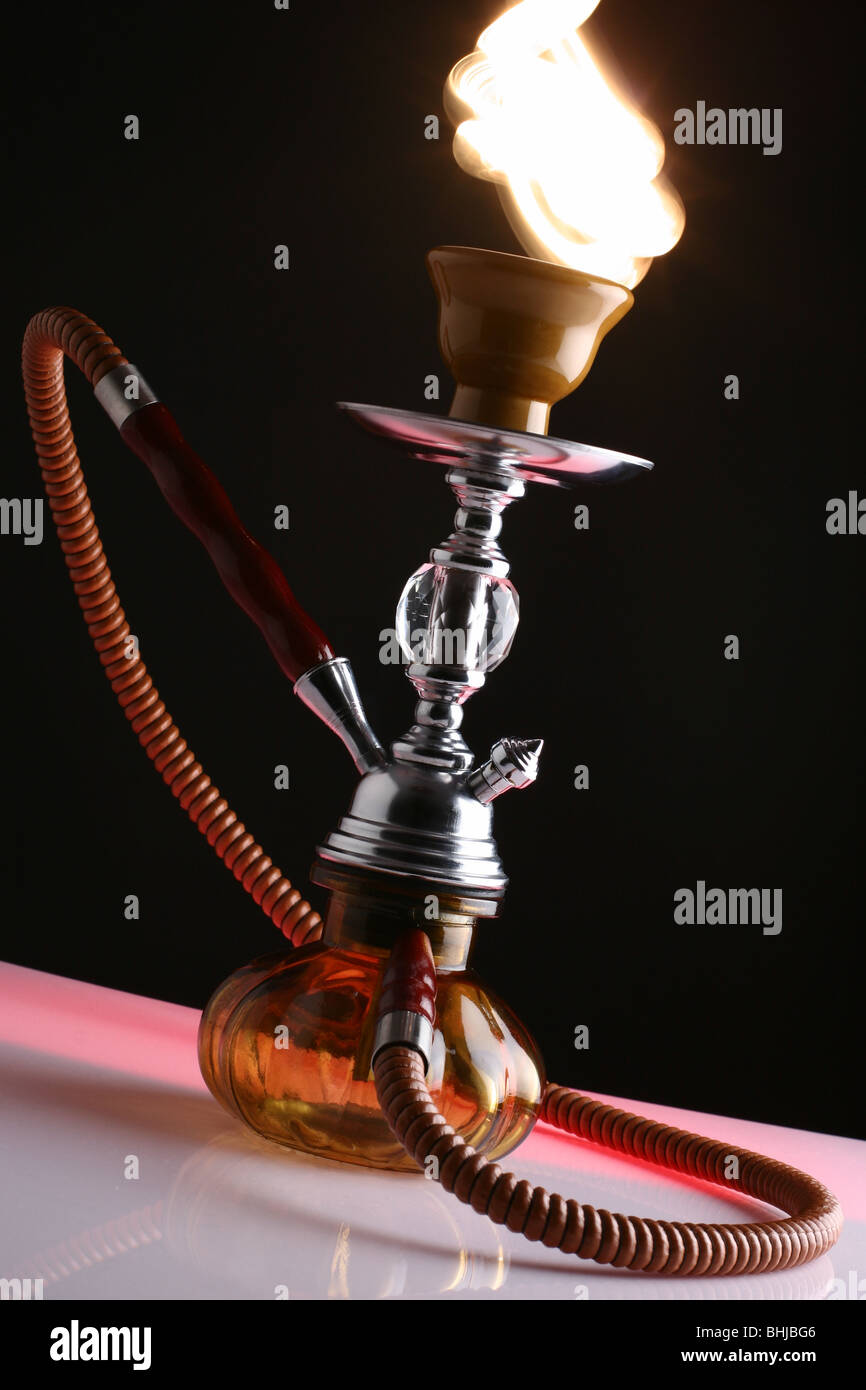 Middle eastern shisha pipe smoking hi-res stock photography and images ...
