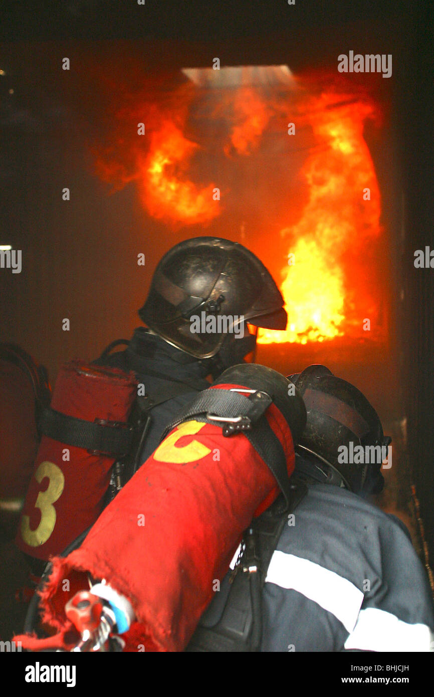 FLASH OVER IN A CONTAINER, BASIC TRAINING FOR PROFESSIONAL FIREFIGHTERS ...