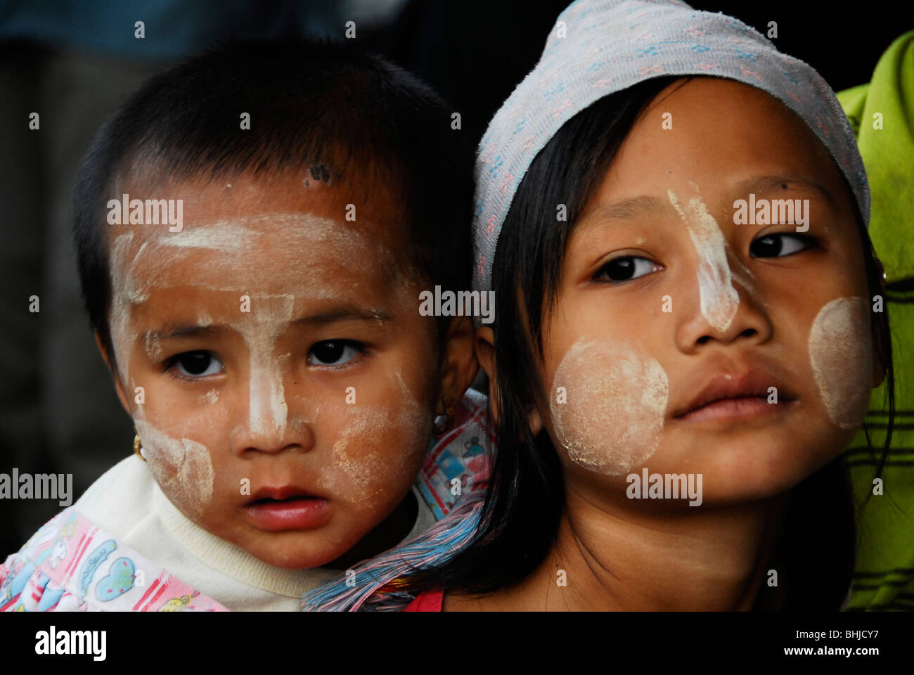Orphan children hi-res stock photography and images - Alamy