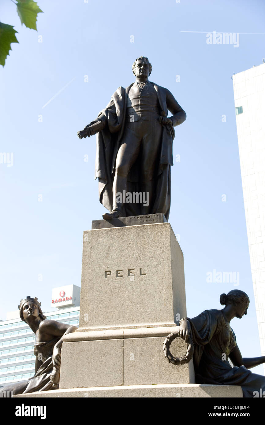 Statue of Peel in Piccadilly Gardens In Manchester Stock Photo - Alamy