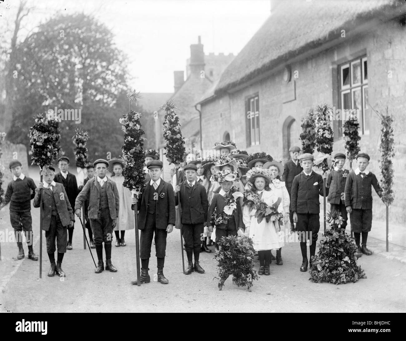 May queen hi-res stock photography and images - Alamy