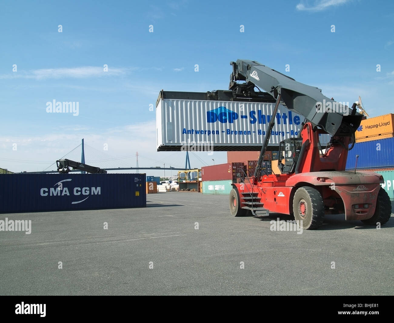 Container dispatch container packing center hi-res stock photography ...