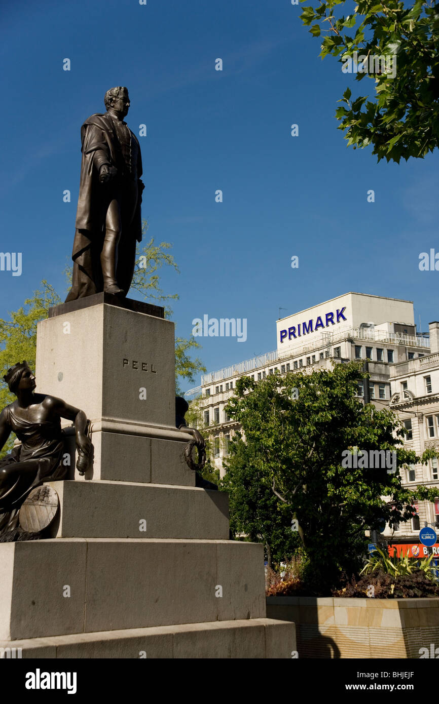 Statue of Peel in Piccadilly Gardens In Manchester Stock Photo - Alamy