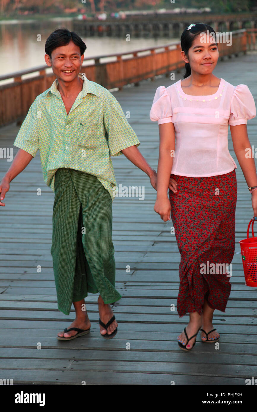 Myanmar couple hi-res stock photography and images - Alamy