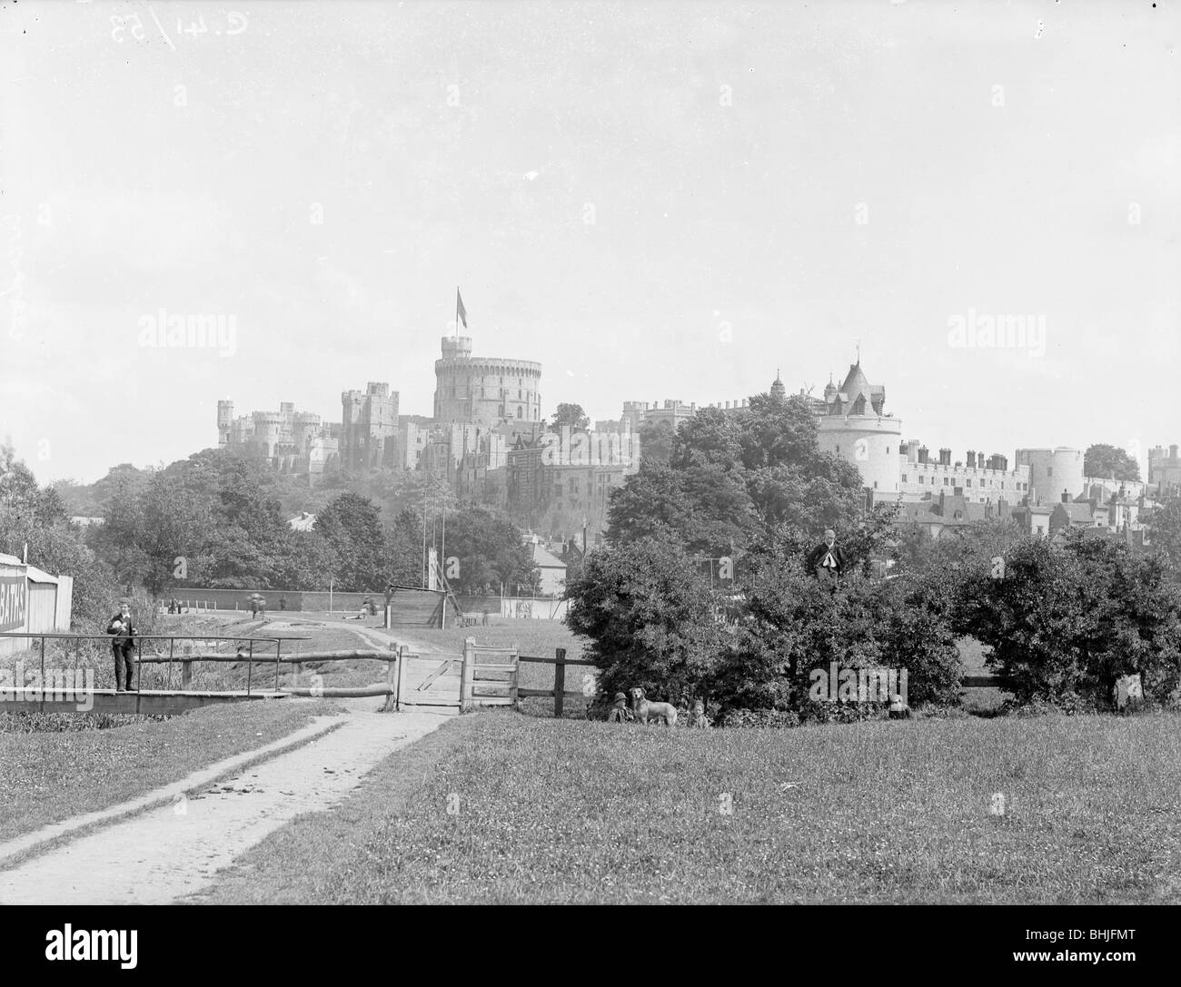 Windsor castle and bridge hi-res stock photography and images - Alamy