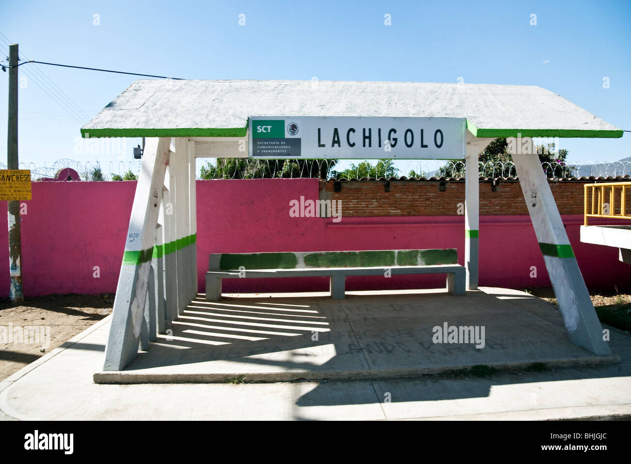 Concrete shelter bus hi-res stock photography and images - Alamy