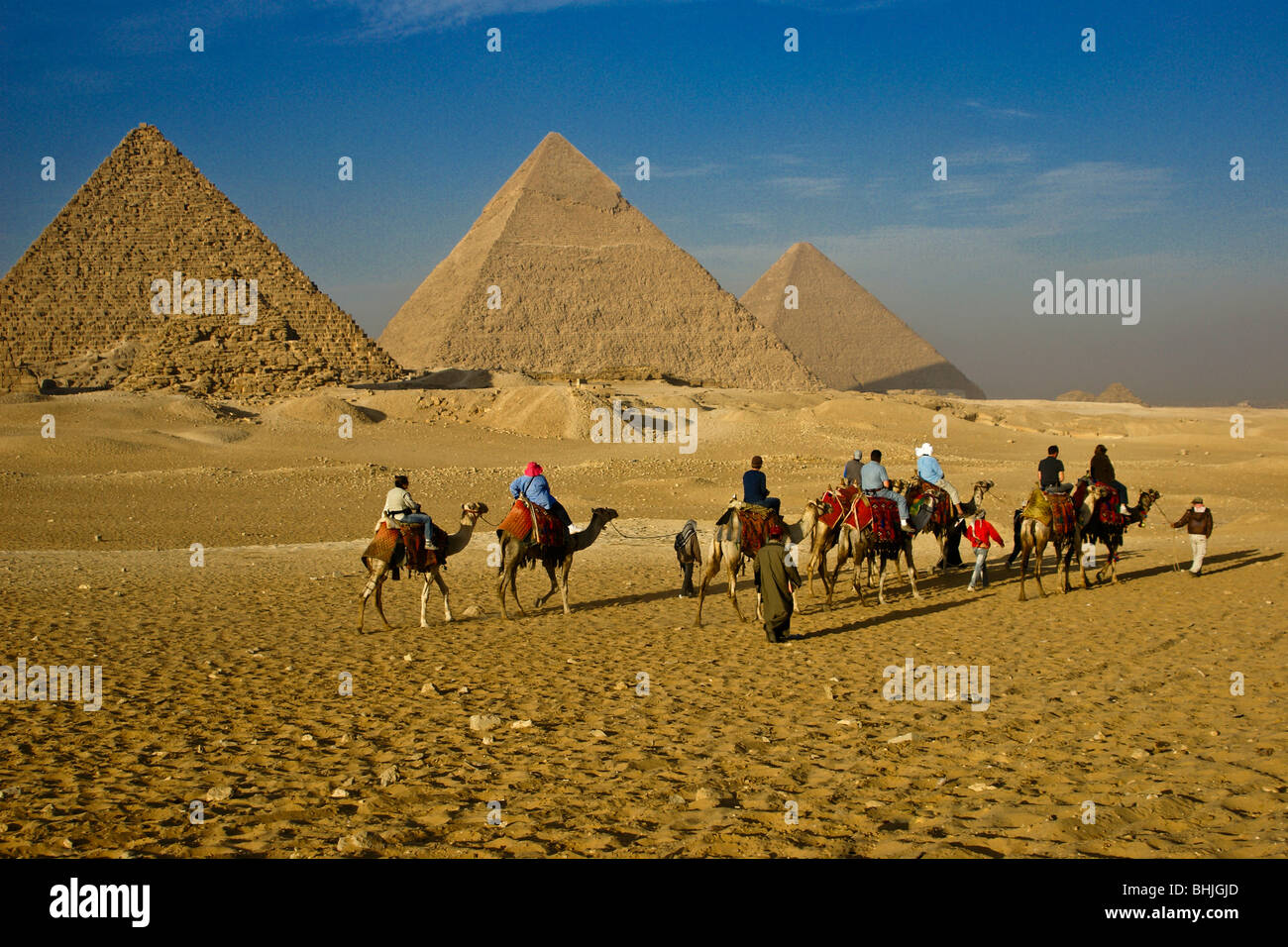 Egyptian pyramids tourists hi-res stock photography and images - Alamy