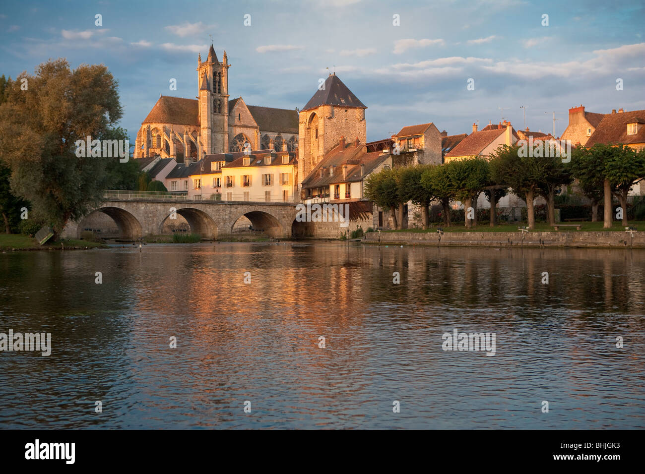 Moret-sur-Loing, River Loing, Ile de France, France Stock Photo - Alamy