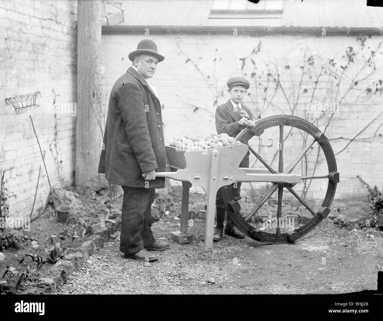 Man and his invention hi-res stock photography and images - Alamy