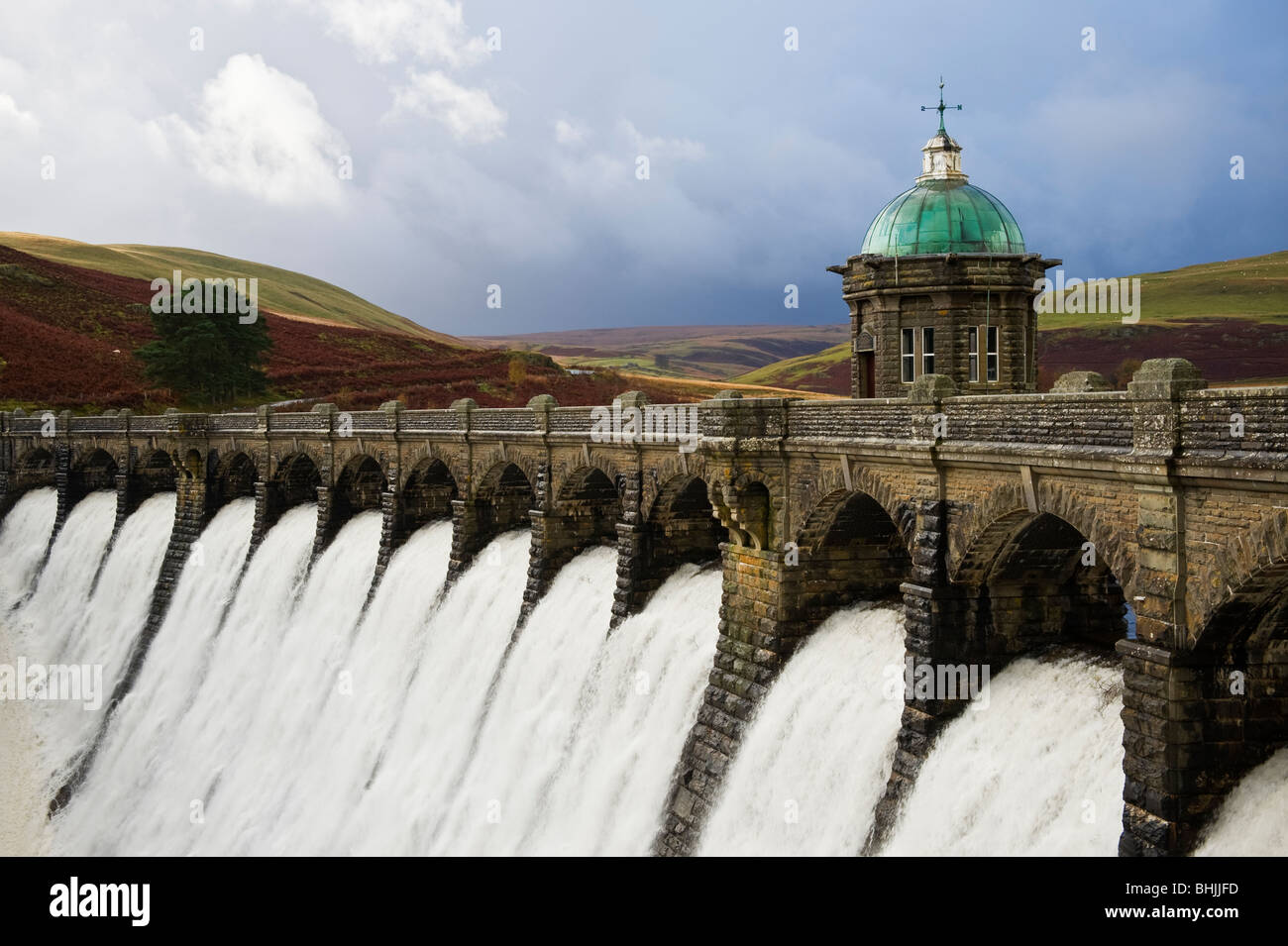 Dam overflow hi-res stock photography and images - Alamy