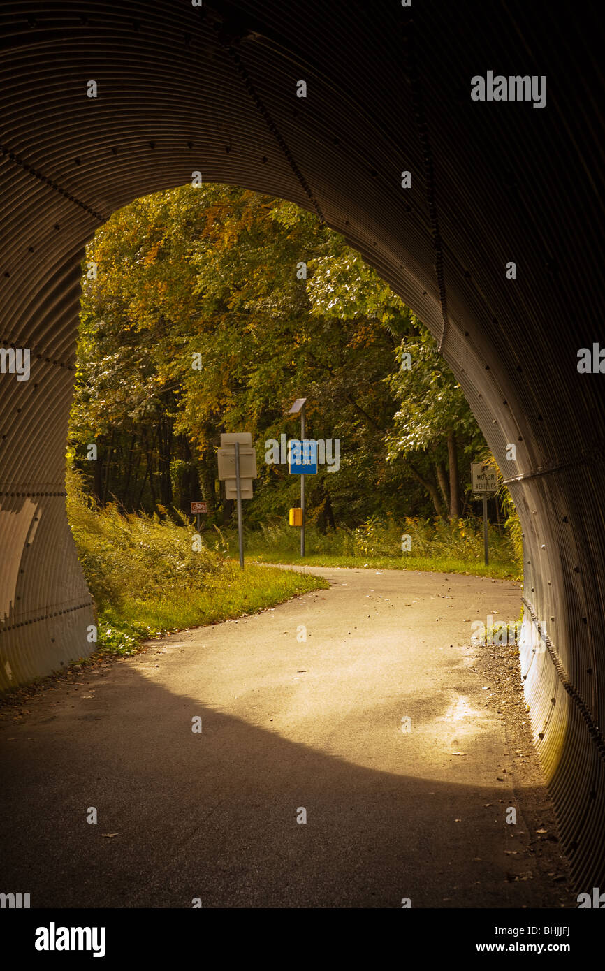 Underpass pathway hi-res stock photography and images - Alamy