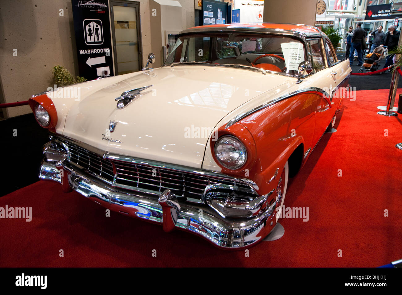 Vintage old American car Stock Photo - Alamy
