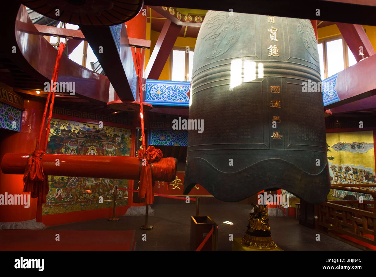 Temple pagoda interior buddhism hi-res stock photography and images - Alamy