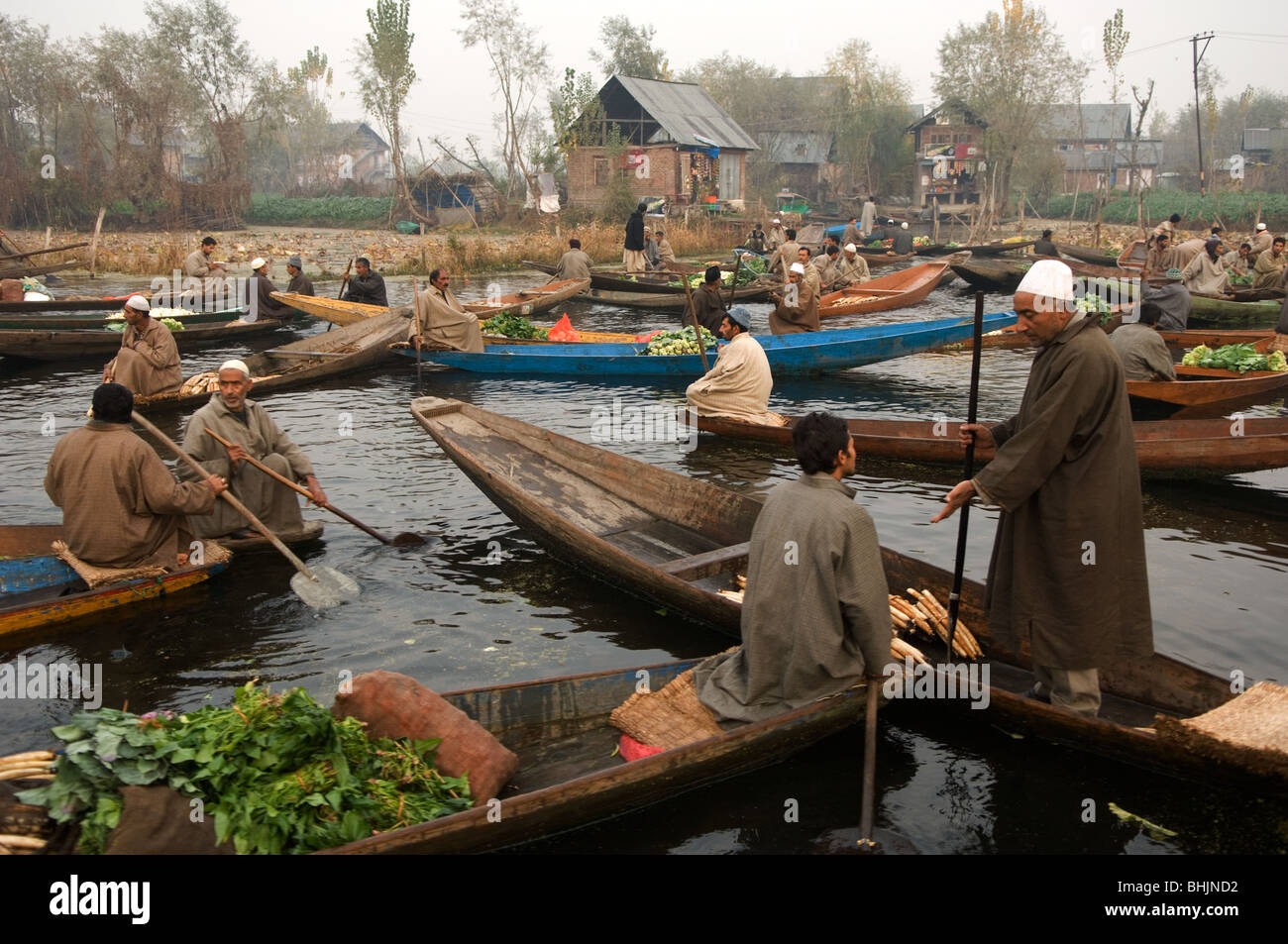 Floating Market workers, Dal Lake, Srinagar, Kashmir, India Stock Photo ...
