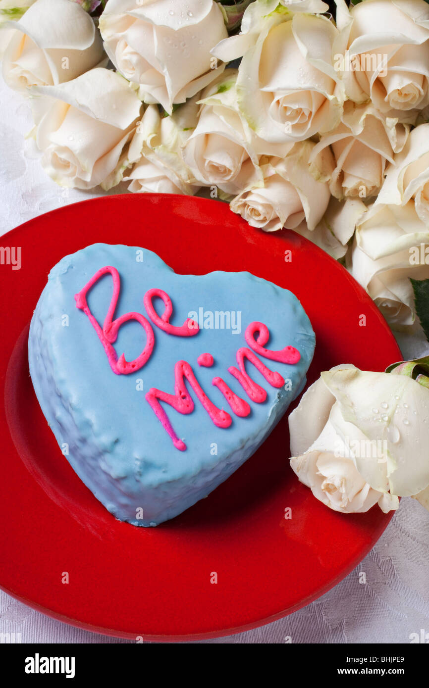 Heart shaped cake hi-res stock photography and images - Alamy