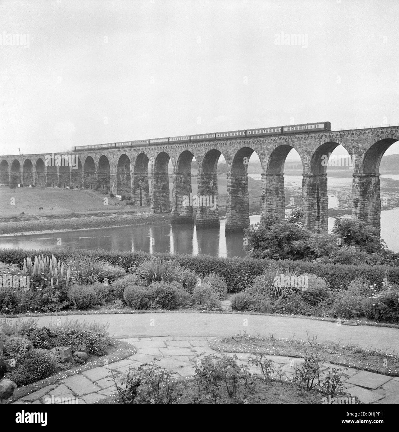 Royal border crossing bridge hi-res stock photography and images - Alamy