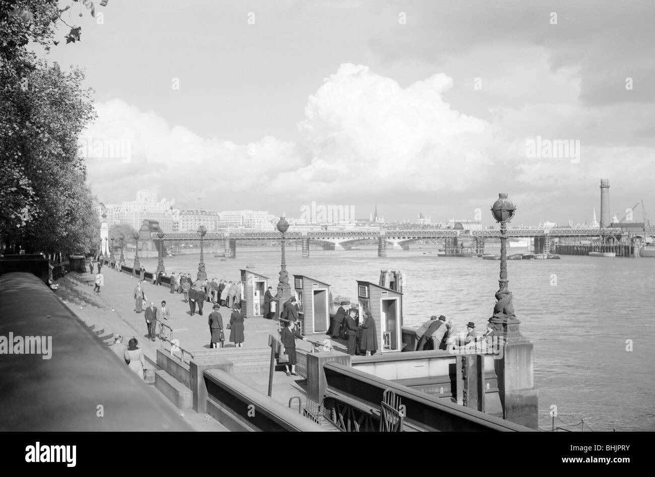 1950s london bridge hi-res stock photography and images - Alamy