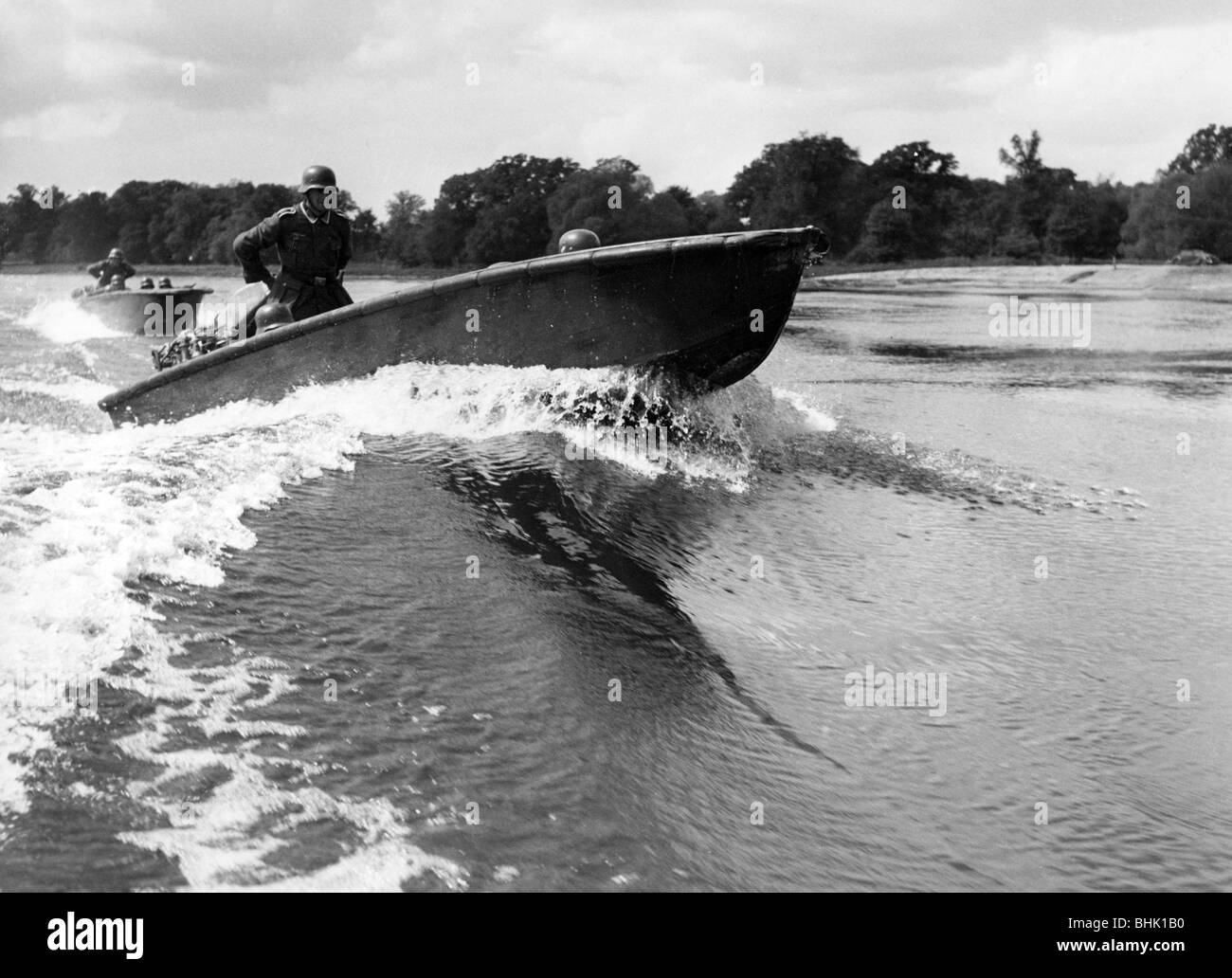Assault boats hi-res stock photography and images - Alamy