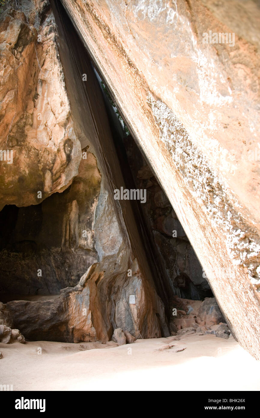 Sheer Rock Face , Khao Ping Kan - James Bond Island Stock Photo - Alamy