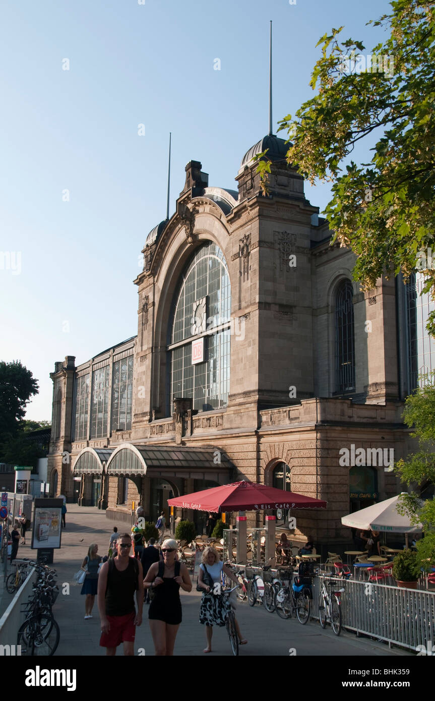 Bahnhof dammtor hi-res stock photography and images - Alamy