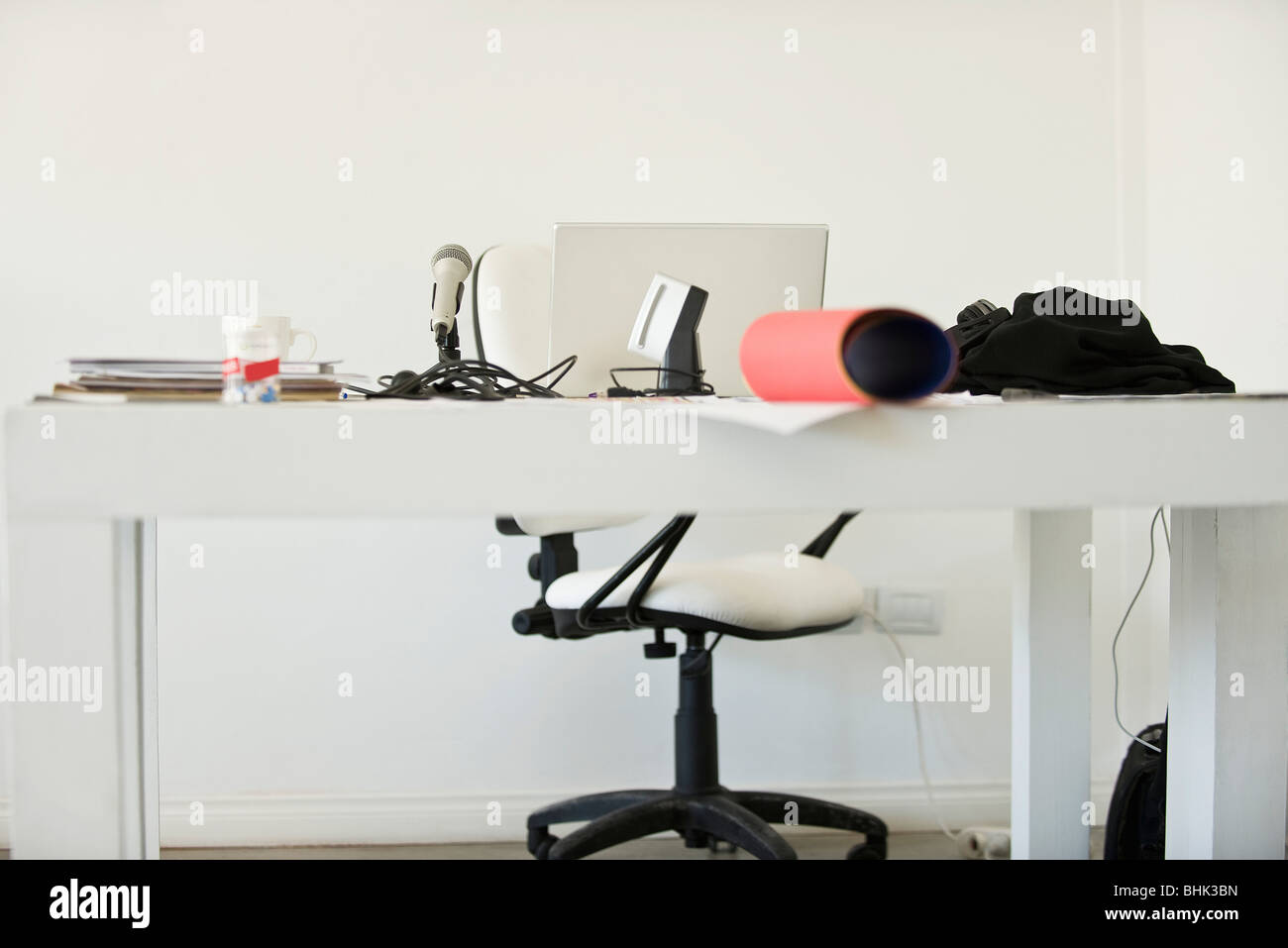 Messy desk hi-res stock photography and images - Alamy