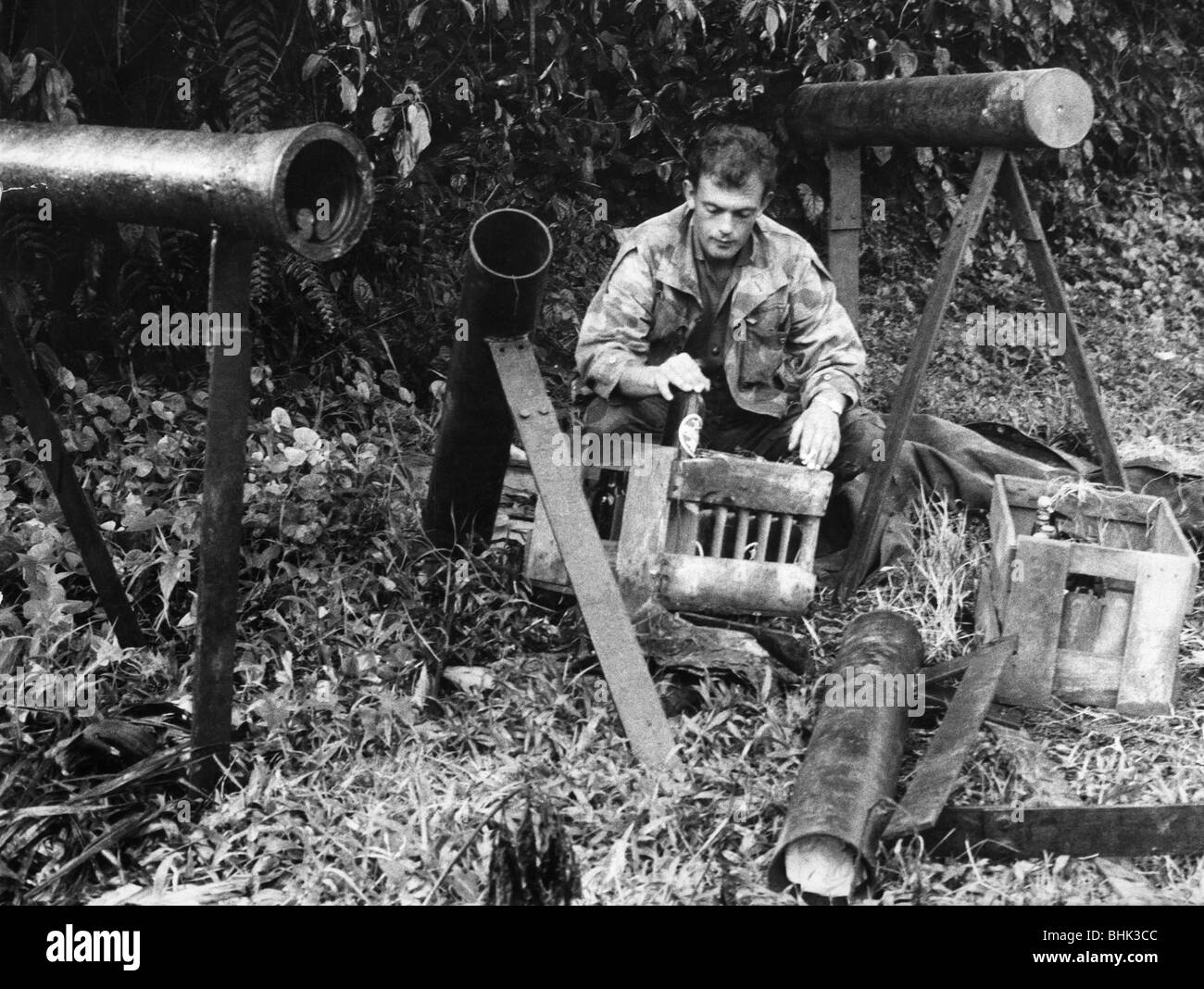 Mercenary gerry moggach from scotland with selfmade guns hi-res stock ...