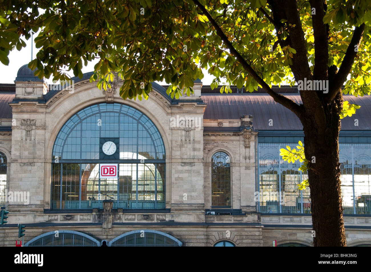Bahnhof Dammtor, Hamburg, Deutschland | Dammtor railway station ...