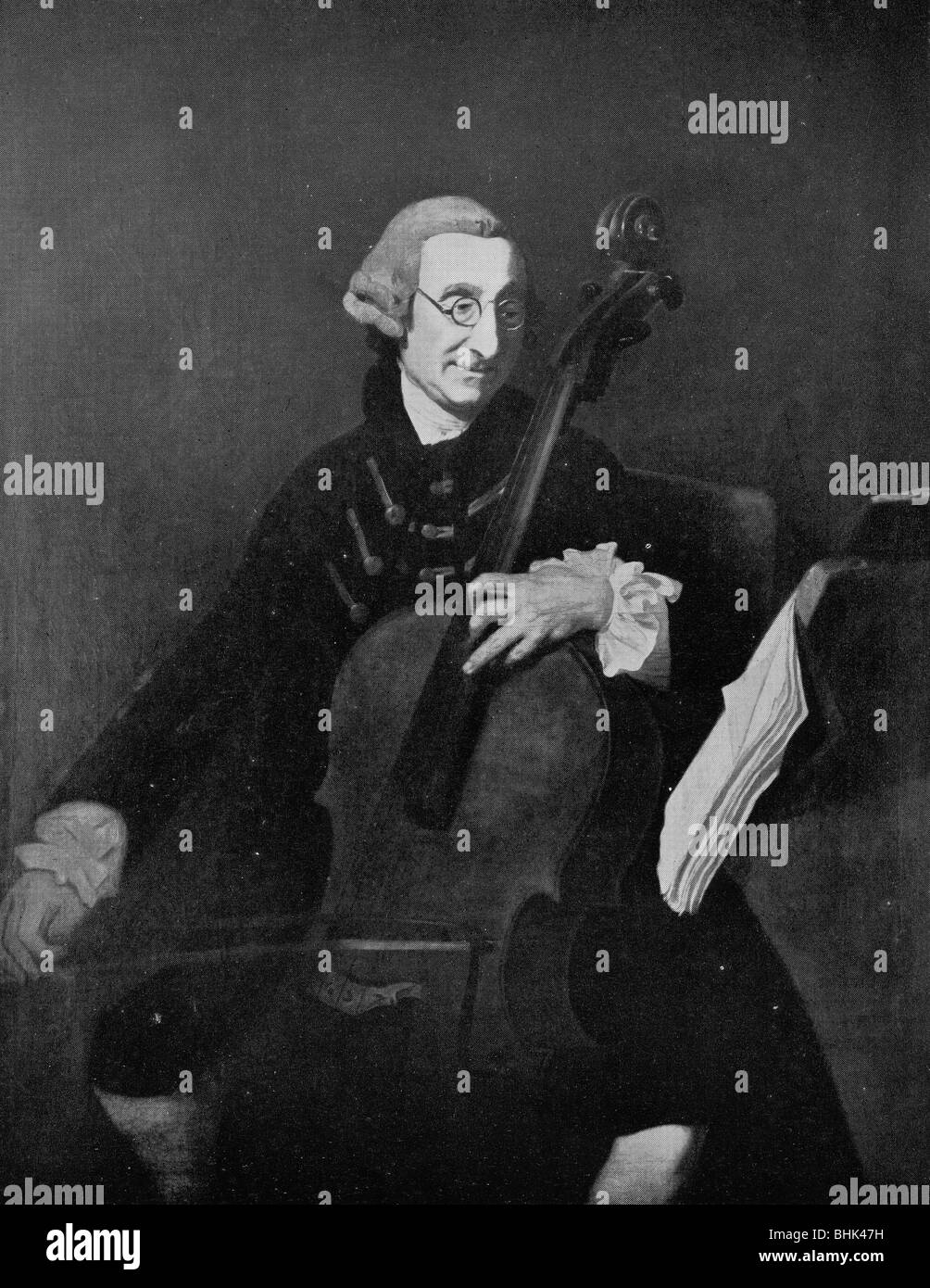 Black and white cellist hi-res stock photography and images - Alamy