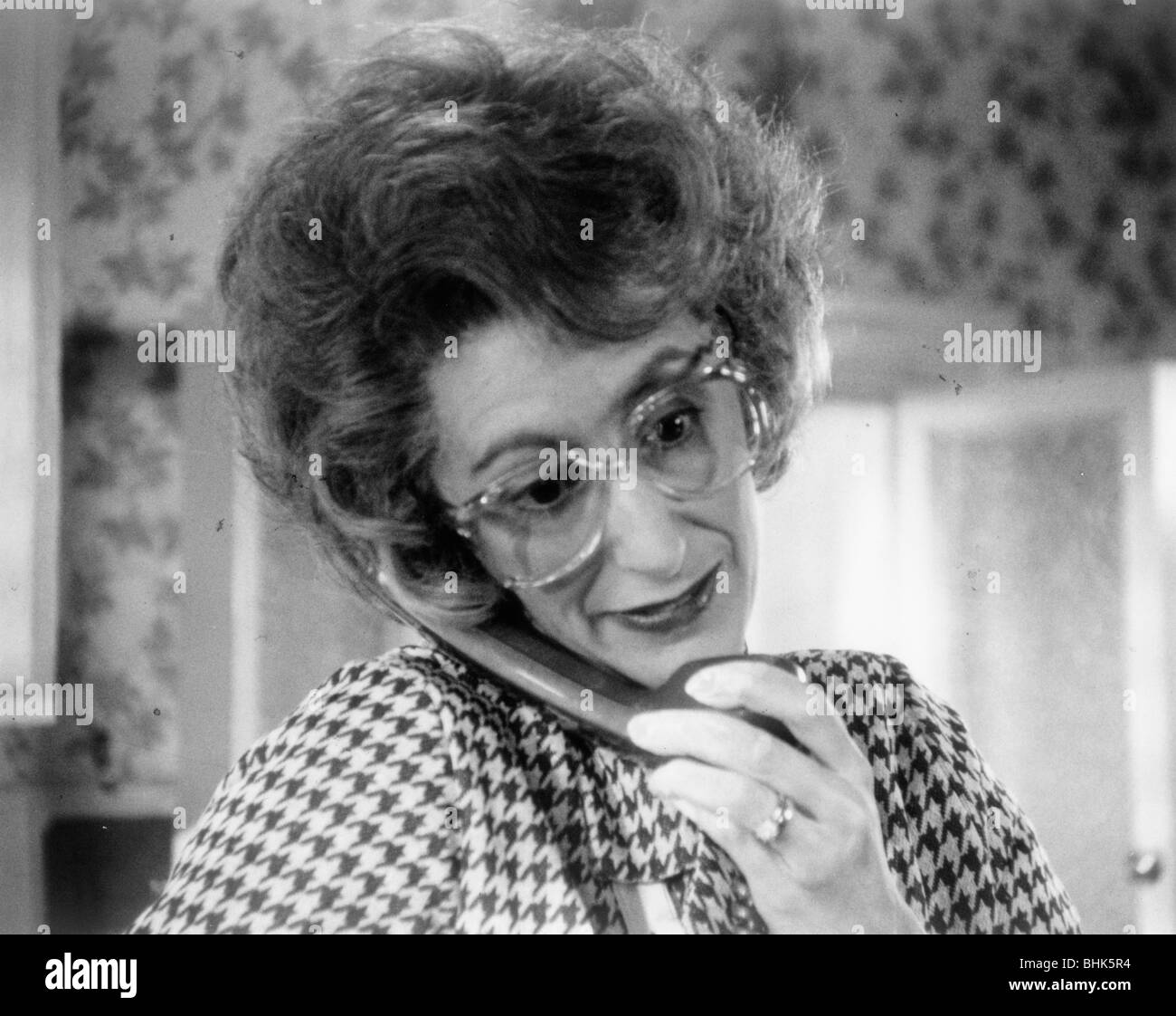 Maureen lipman phone hi-res stock photography and images - Alamy