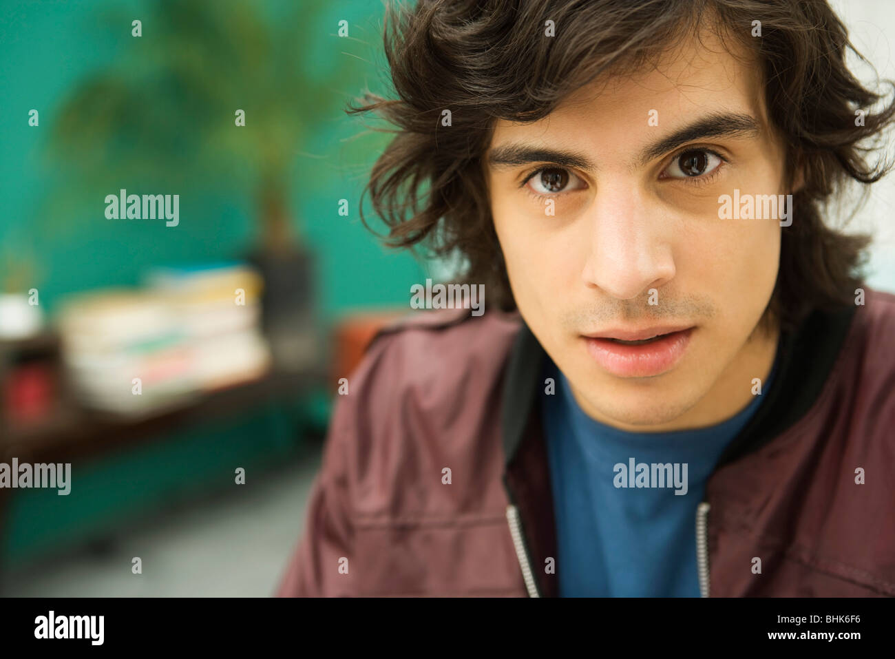 Young man staring at camera, portrait Stock Photo - Alamy