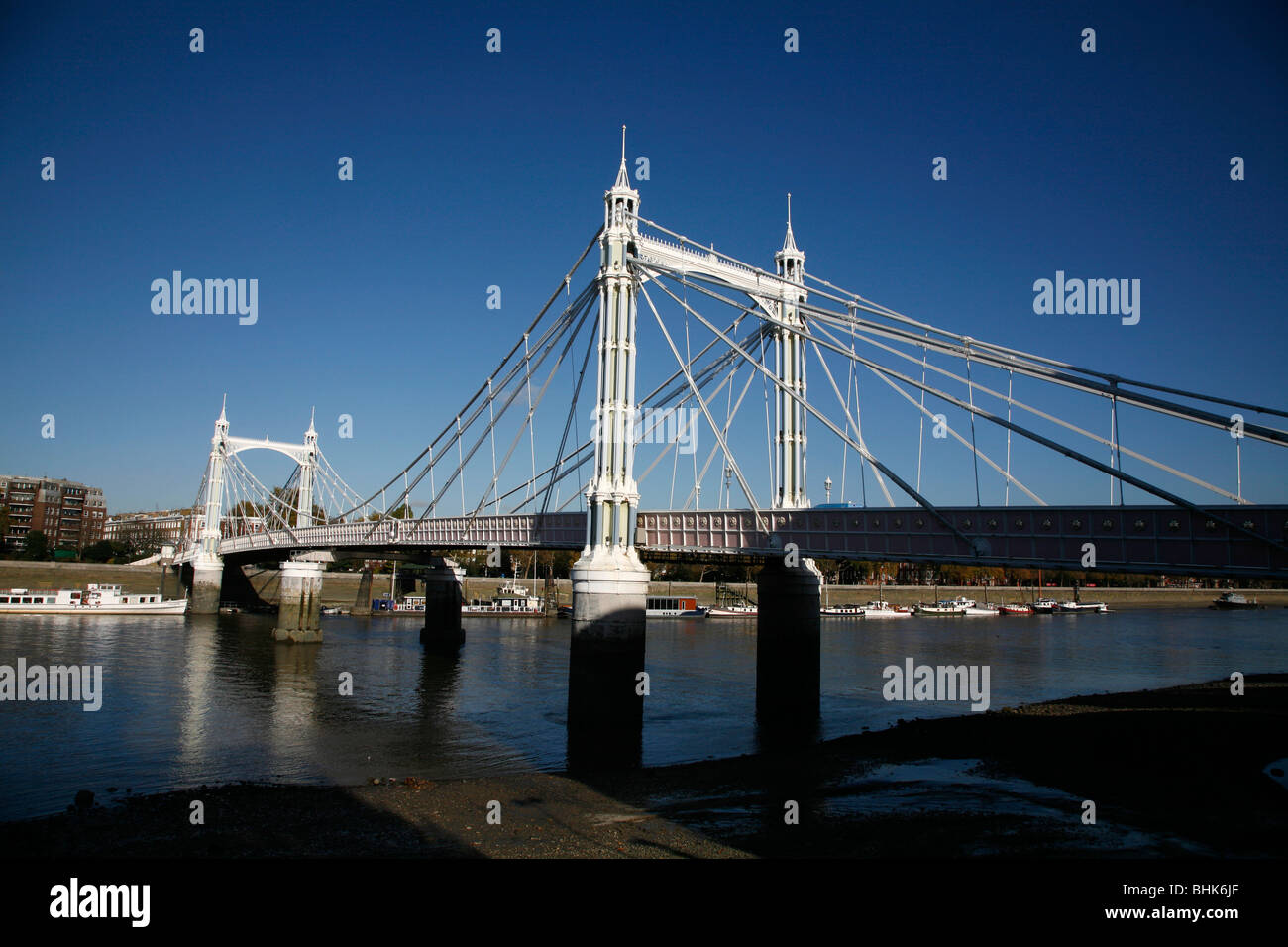 Chelsea suspension bridge hi-res stock photography and images - Alamy