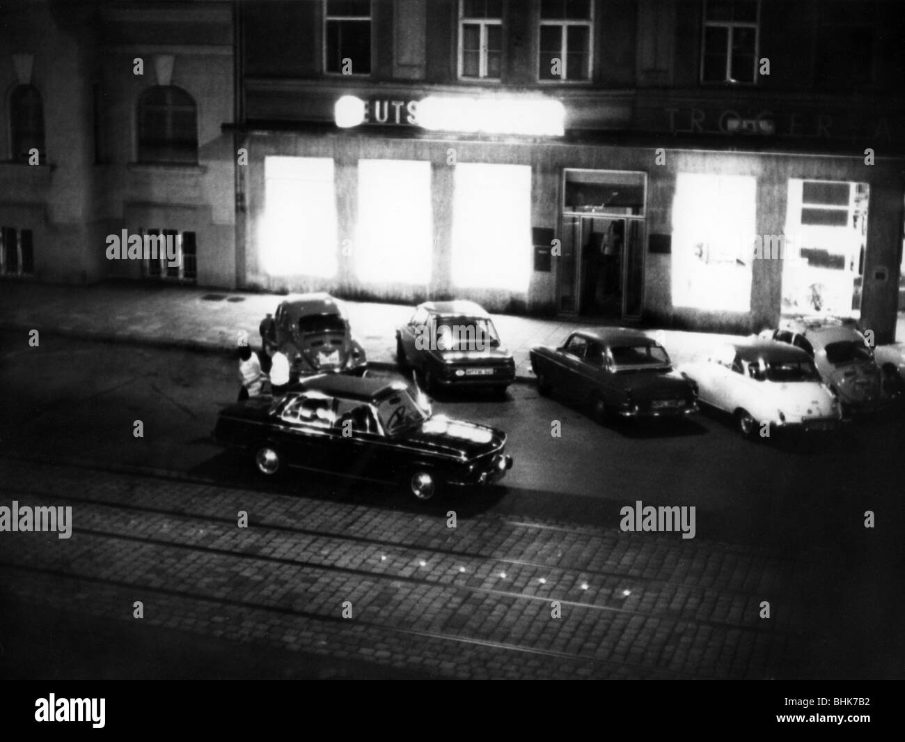 Bank raid with taking of hostages hi-res stock photography and images ...