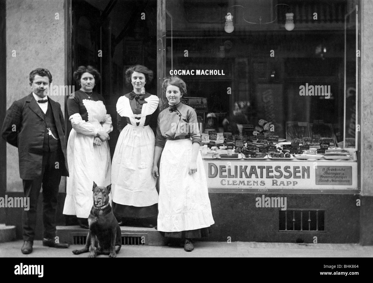 Shop front fashion Black and White Stock Photos & Images - Alamy
