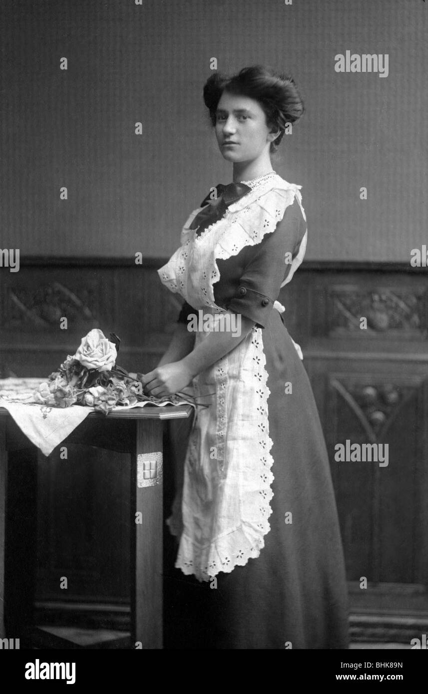 people, women, 1900 - 1930, 20 year old chambermaid, half length, Germany, 1912 Stock Photo - Alamy