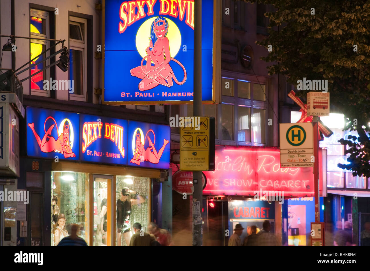 Reeperbahn bei Daemmerung, St. Pauli, Hamburg, Deutschland | Reeperbahn ...