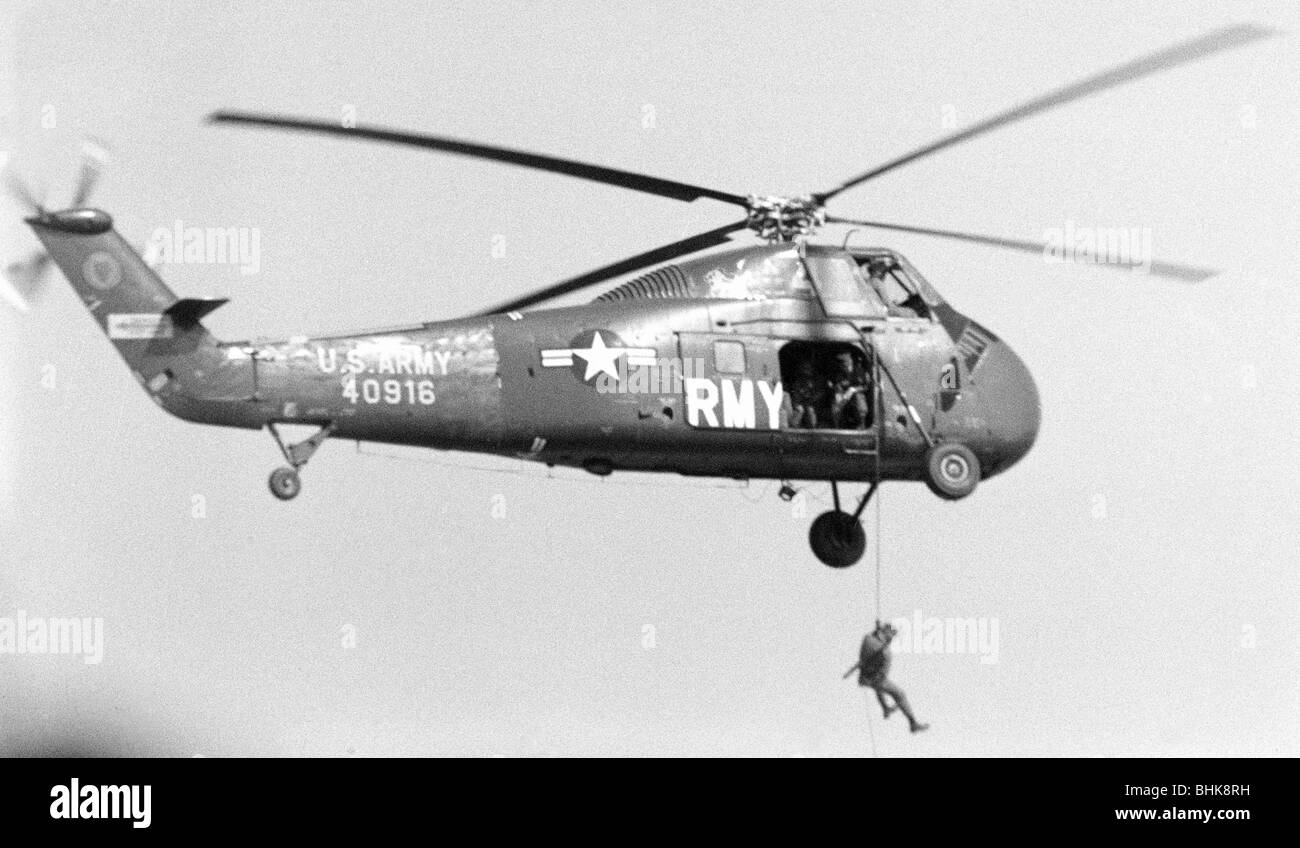 Sikorsky helicopter 1960s hi-res stock photography and images - Alamy
